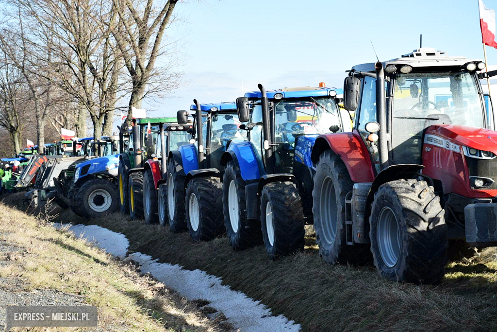 „Unijna polityka zniszczy ziemię i polskiego rolnika.” Protest rolników ...