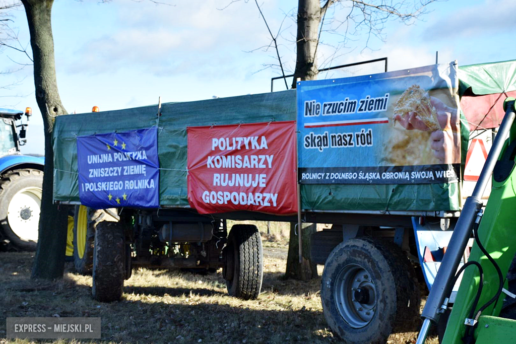 „Unijna polityka zniszczy ziemię i polskiego rolnika.” Protest rolników ...